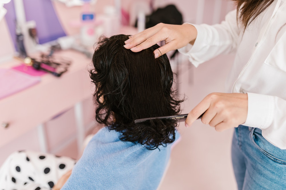 Stopping Your Hairspray From Flaking - The Business Leads